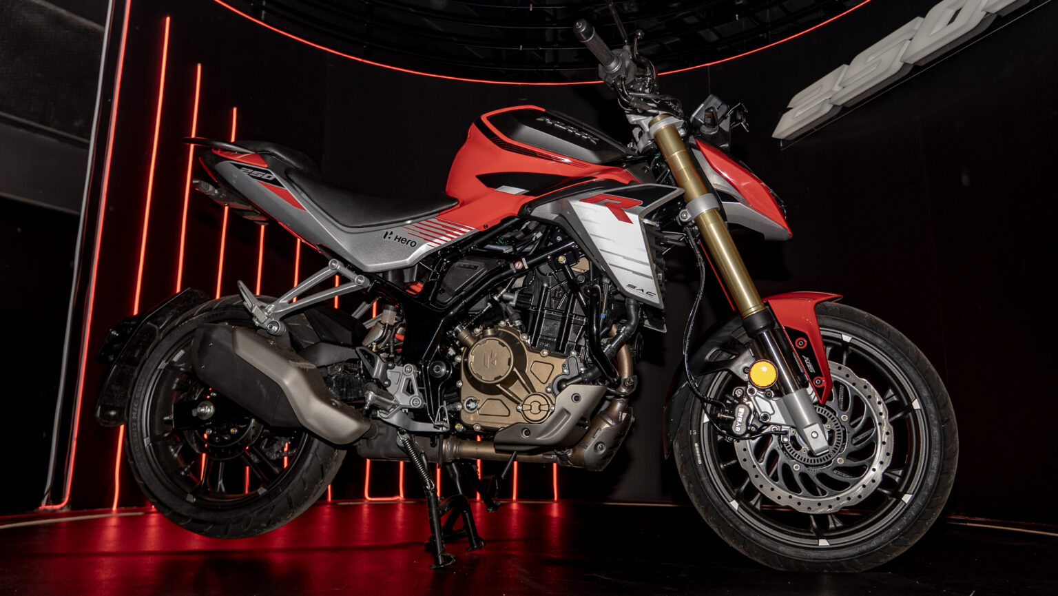 HERO HUNK 250R: CONTROL Y ACELERACIÓN – Revista 400